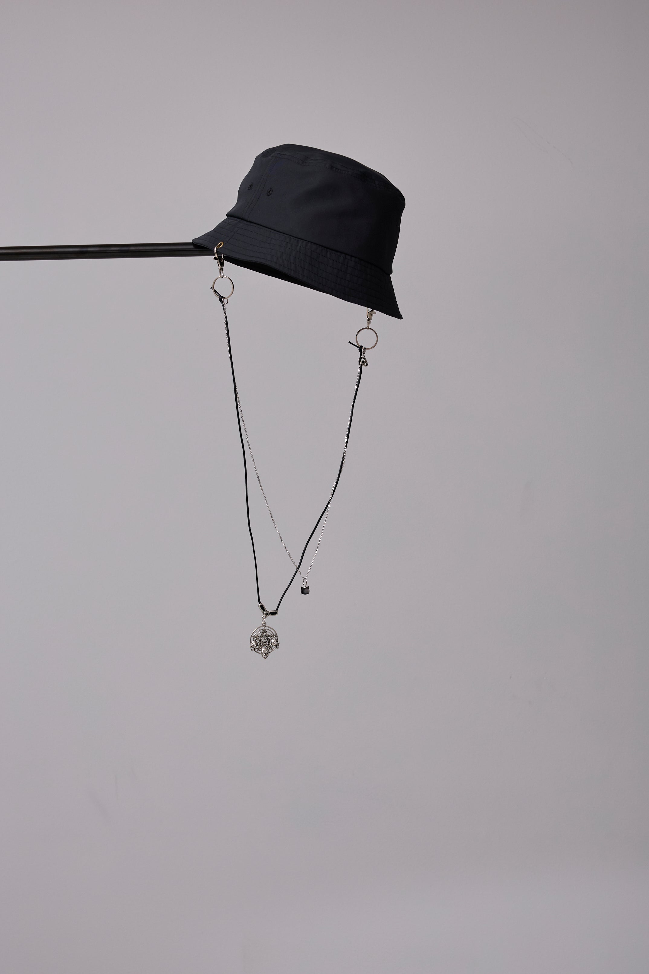 METAL-LIKE SHAPE MEMORY HAT – BODYSONG. ONLINE STORE