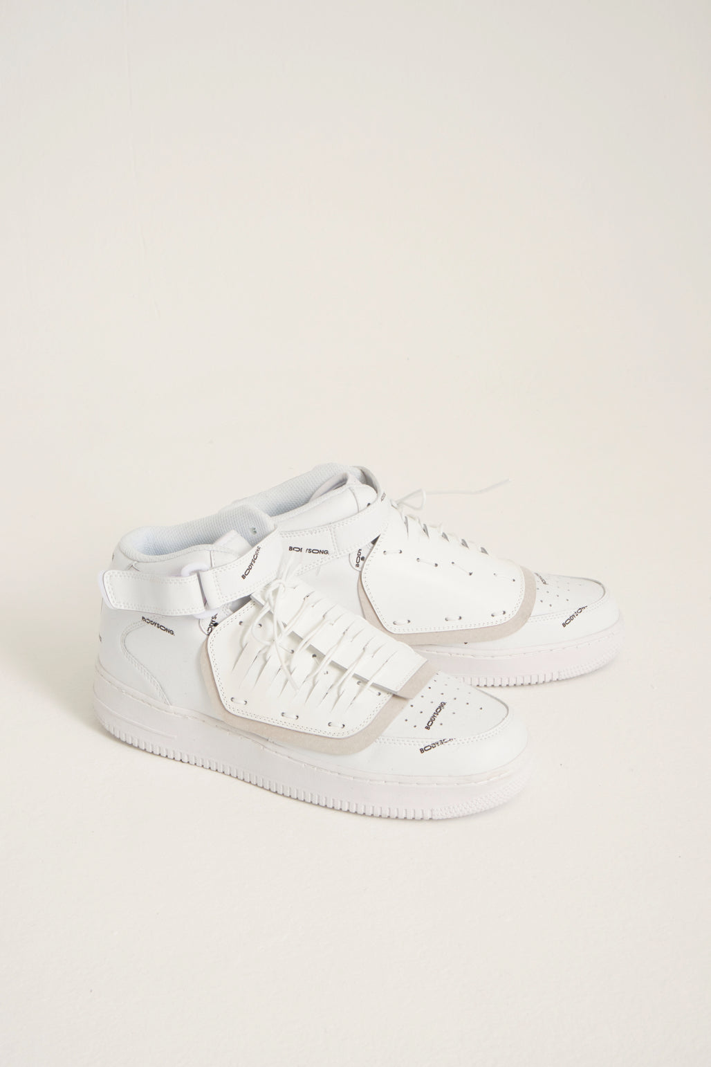 HOMAGESHOEPLUSNIR WHITE – BODYSONG. ONLINE STORE
